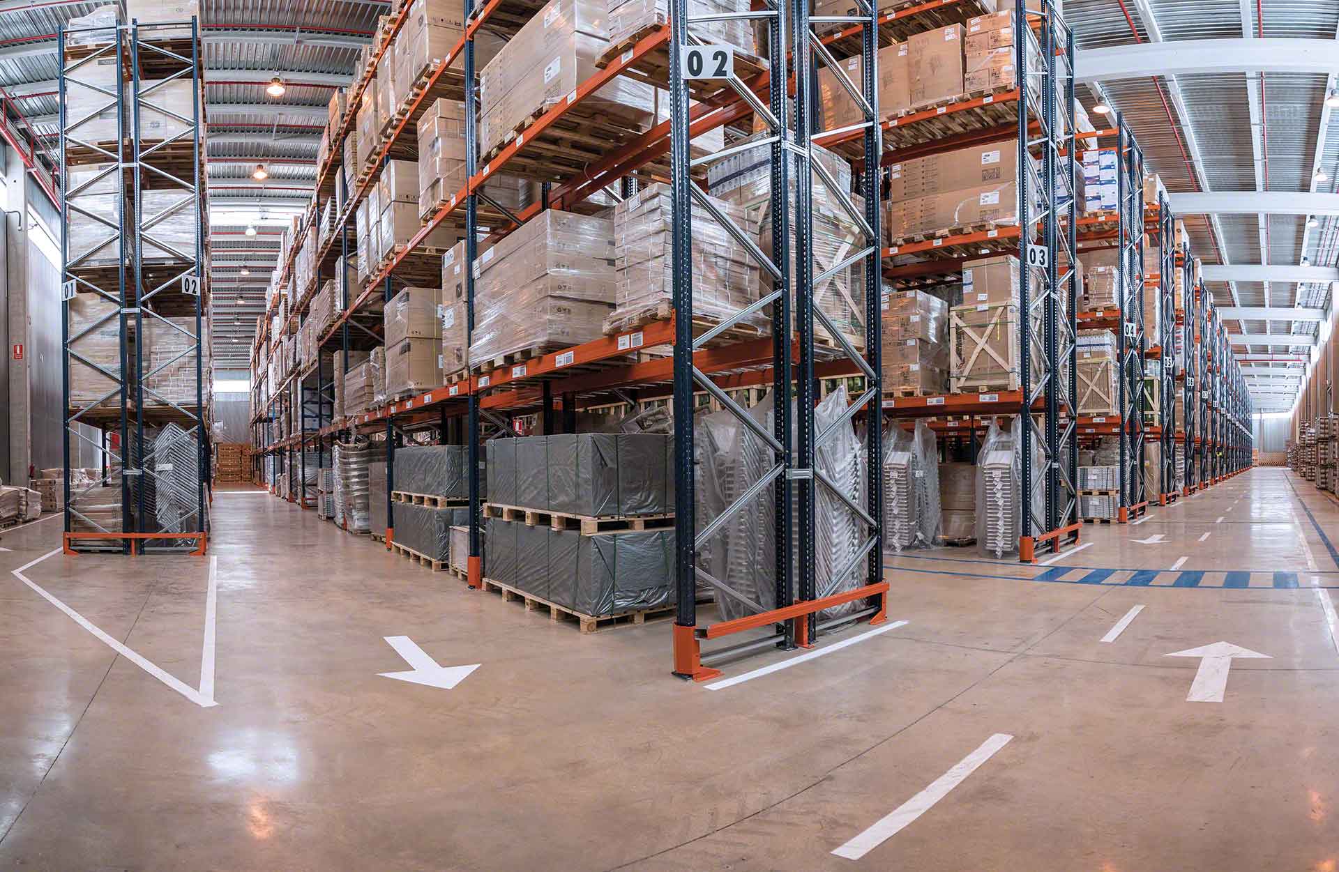 Osłony regałów i inne rodzaje zabezpieczeń - Mecalux.pl