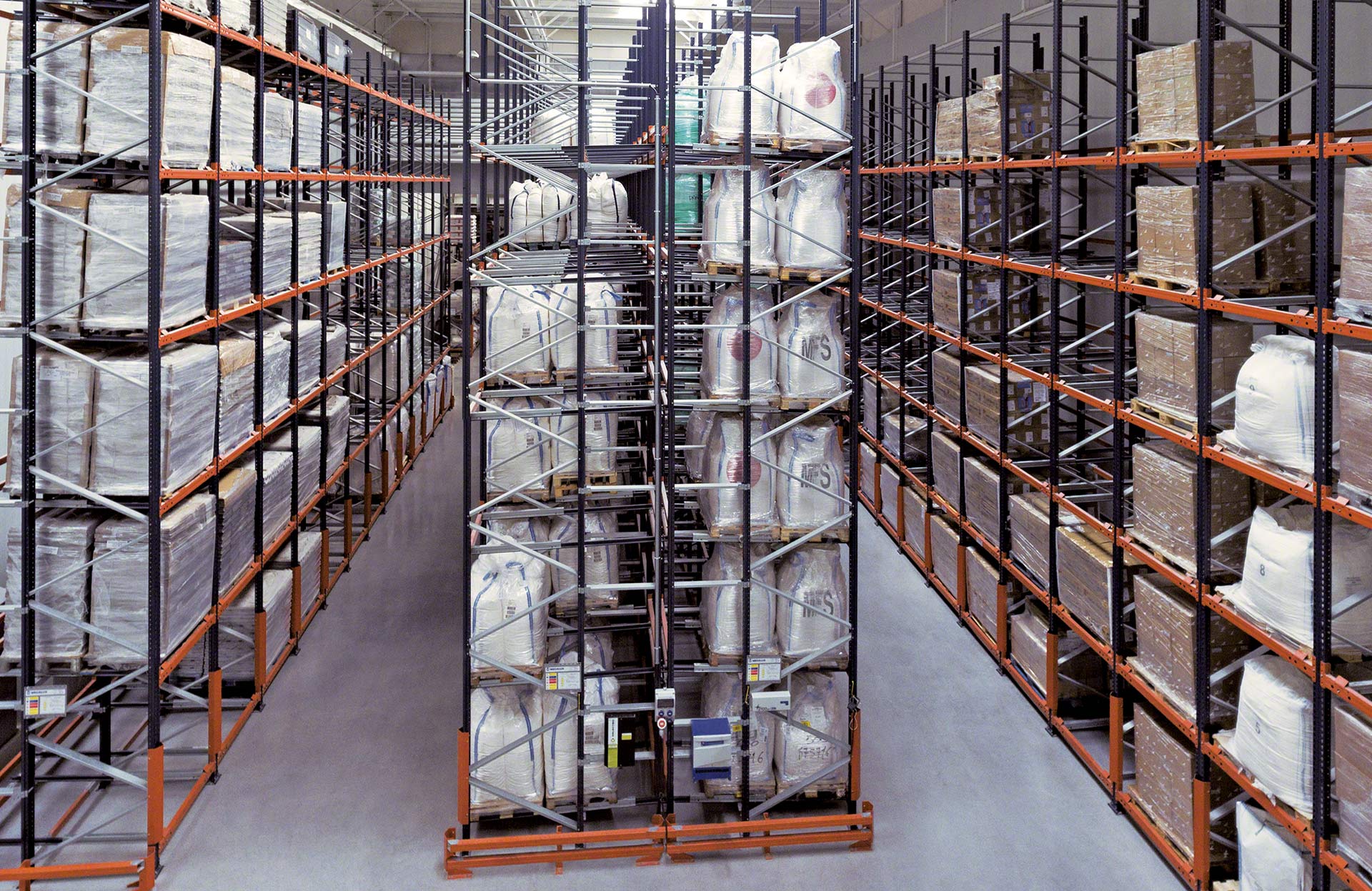 Regały push-back - Mecalux.pl