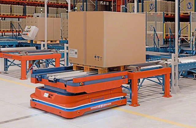 Autonomiczne roboty mobilne (AMR) - Mecalux.pl