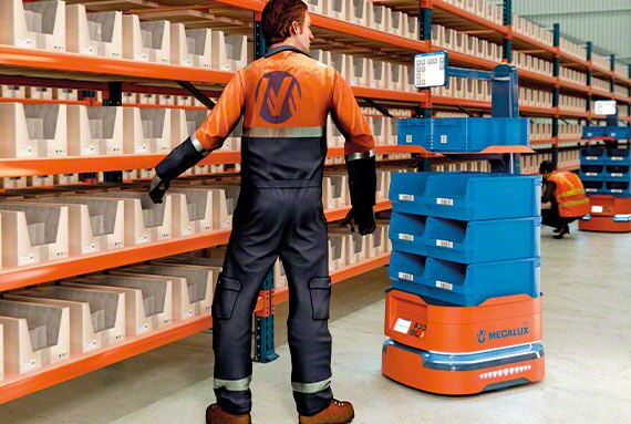 Autonomiczne roboty mobilne (AMR) - Mecalux.pl