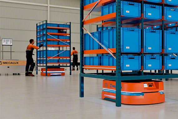 Autonomiczne roboty mobilne (AMR) - Mecalux.pl