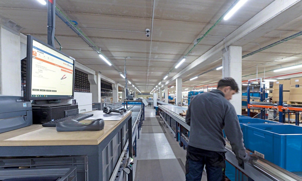 Model biznesowy B2B2C – zalety i przykłady - Mecalux.pl