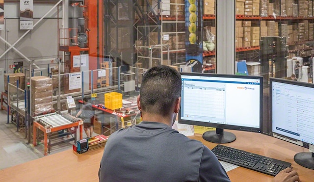 Model biznesowy B2B2C – zalety i przykłady - Mecalux.pl